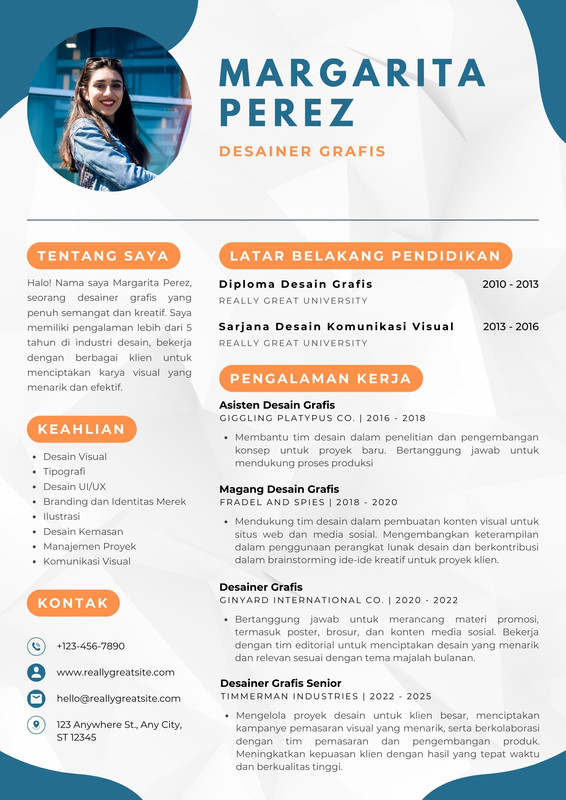 Gratis Contoh CV Akademik Keren - Canva