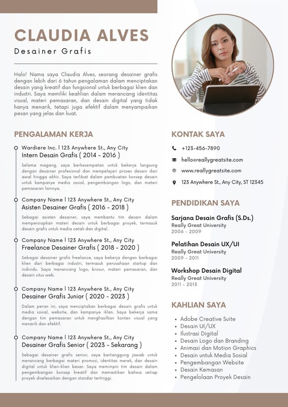 Gratis Contoh CV Akademik Keren - Canva